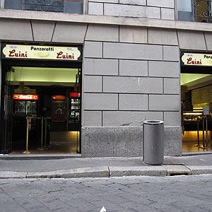 LUINI: When in Milan, eat Luini's fried pizza! | Travel Guide AMOITALY